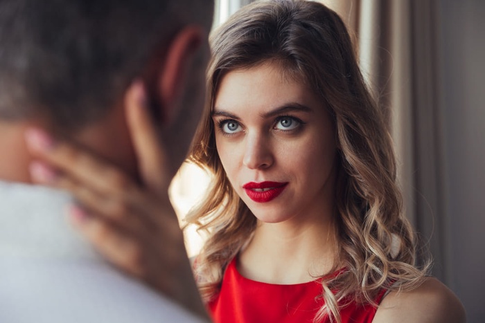 Flip Eye Method: Your Step-by-Step Guide to Flirting & Dating