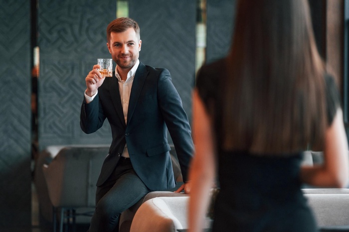 15 Best Sugar Daddy Greeting Message Examples for Online Dating Success