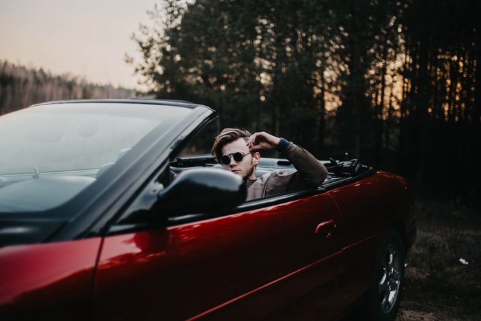 Red Car Theory in Relationships: How Focus Shapes Love