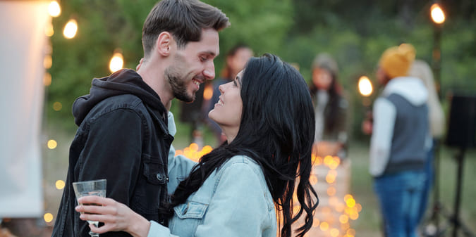 What is PDA Mean in Relationship? Guide for Sugar Daddy/Baby