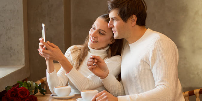 How to Describe Yourself on a Dating App? Guide for SugarDaddyMeet