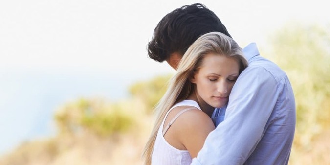 How to Give Reassurance in a Relationship: Tips & Examples